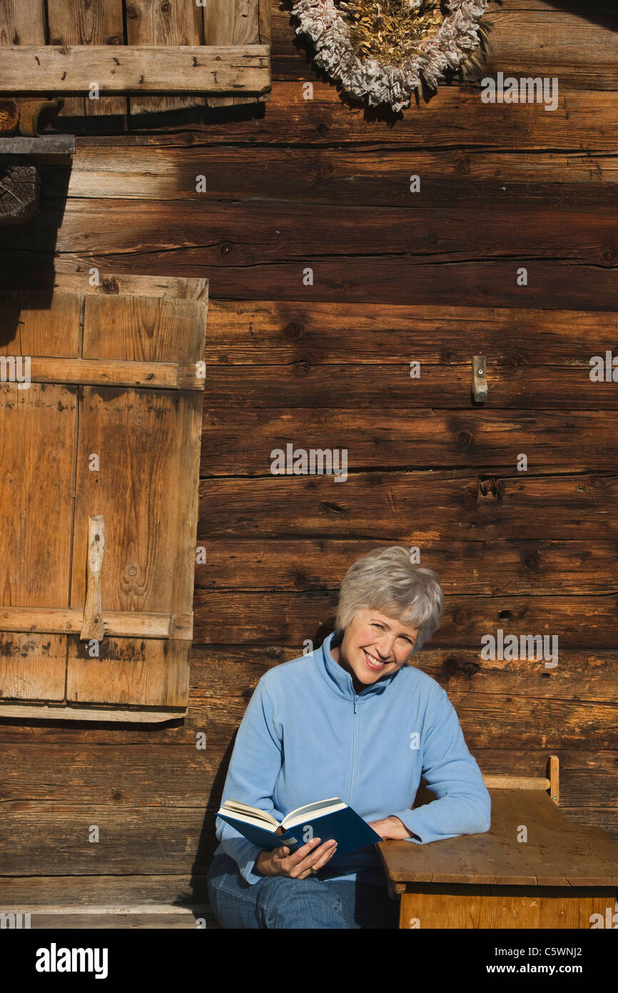 Cabin appearance hi-res stock photography and images - Alamy