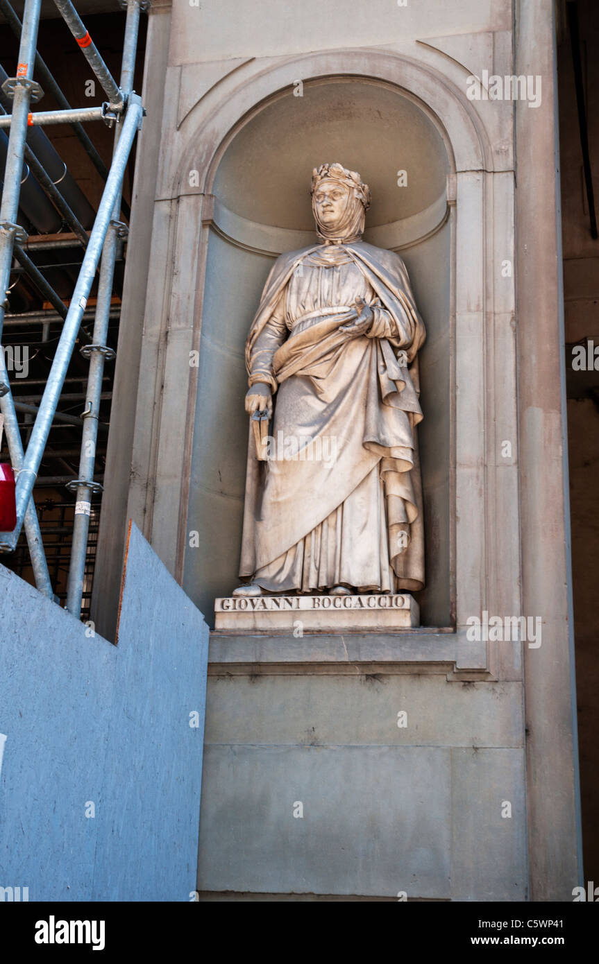 Giovanni boccaccio statue hi-res stock photography and images - Alamy