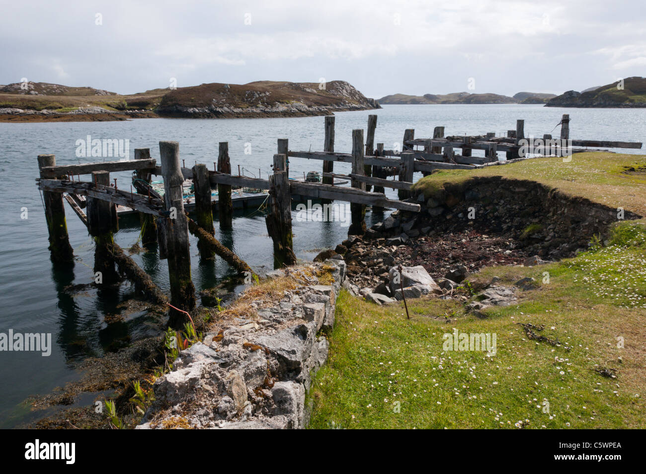 Scottish loch pier island hi-res stock photography and images - Alamy