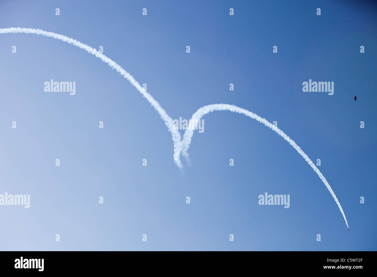 Red contrails hi-res stock photography and images - Alamy