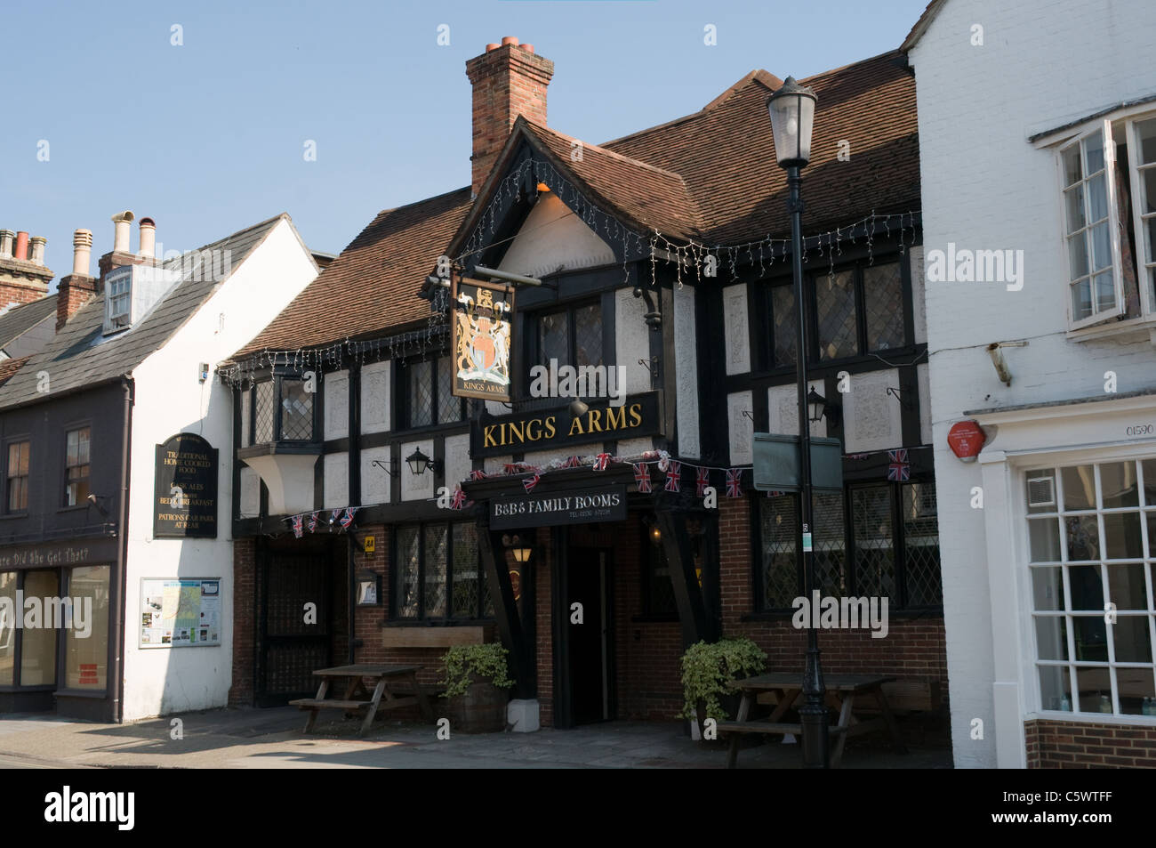 Pub in lymington hi-res stock photography and images - Alamy
