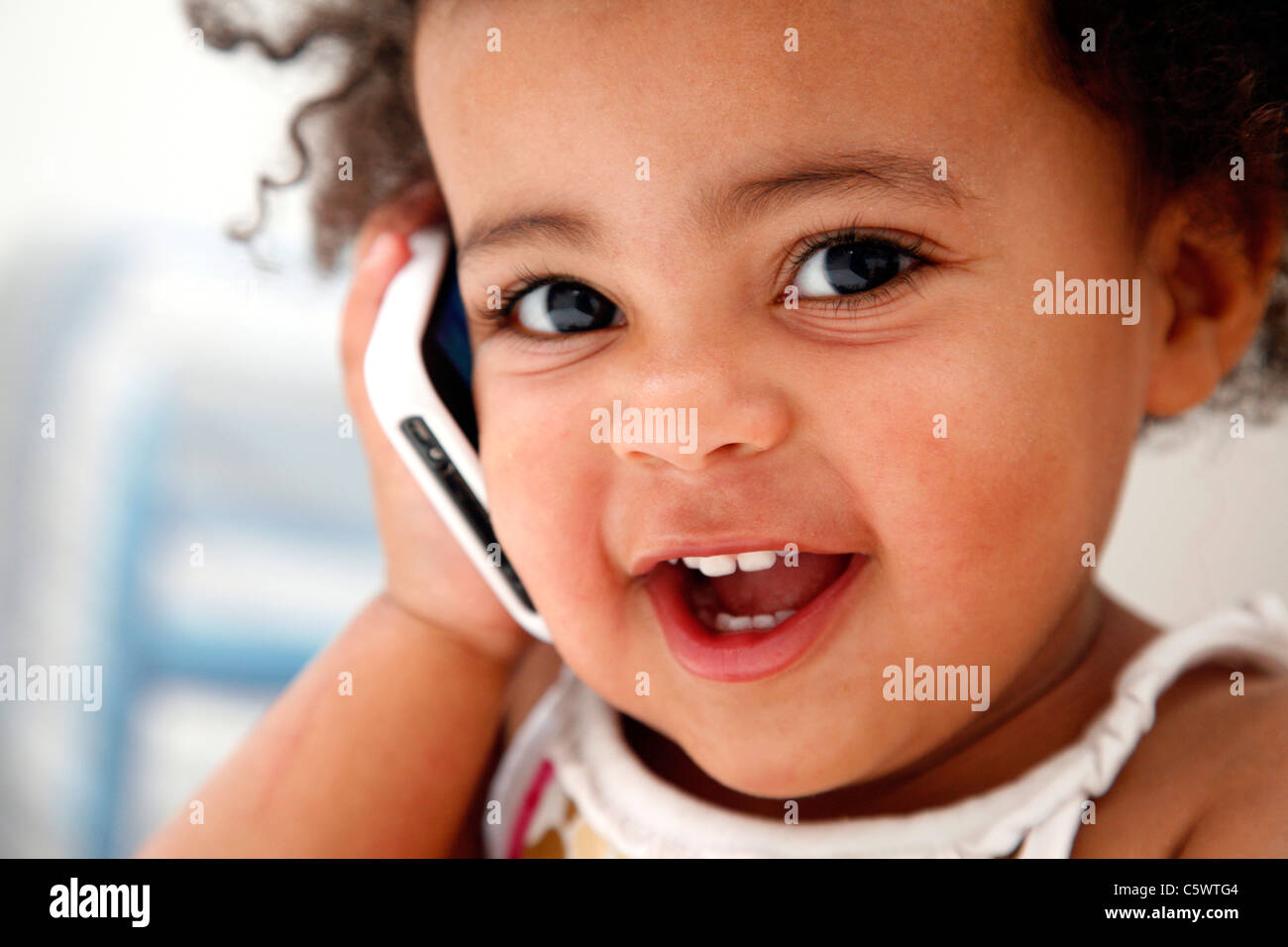Toddler girl uses iphone Stock Photo - Alamy