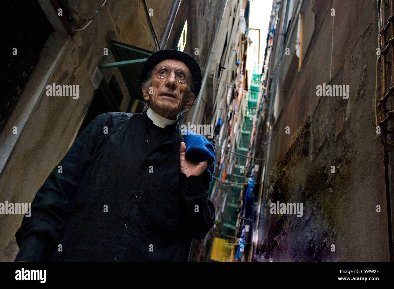 Don Andrea Gallo walks in caruggi, Genoa, Italy Stock Photo - Alamy