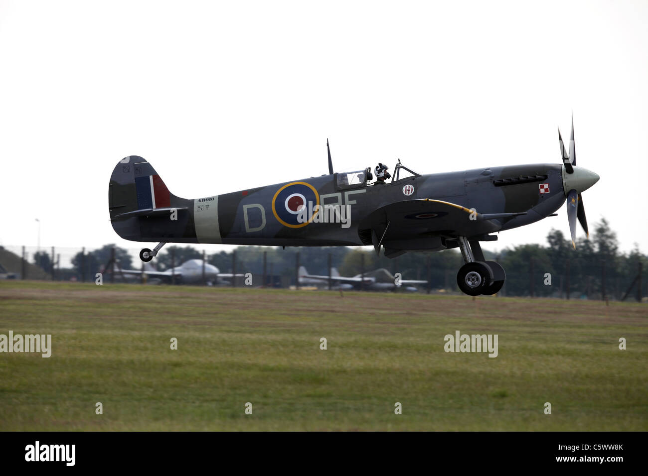 SUPERMARINE SPITFIRE AB910 MK VB BATTLE OF BRITAIN MEMORIAL FLIGHT 03 ...