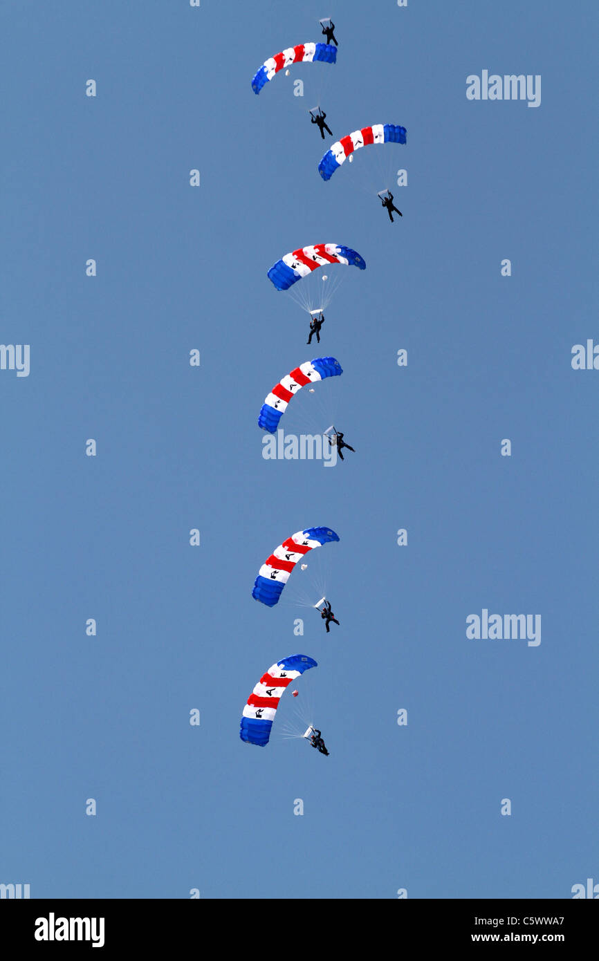 Raf falcons parachute display team hi-res stock photography and images ...