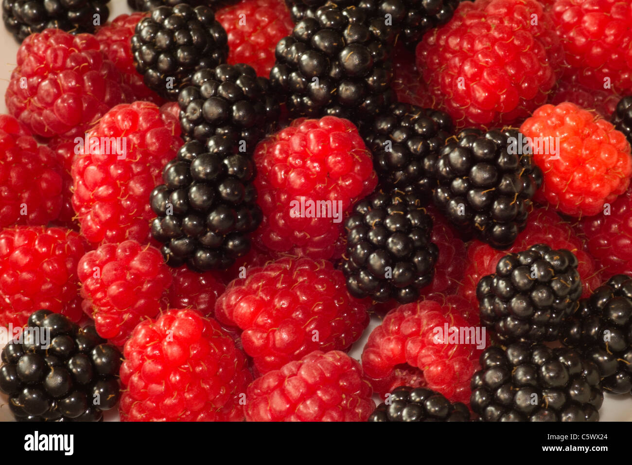 Red blackberries hi-res stock photography and images - Alamy