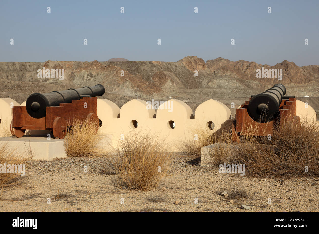 Cannons at the fortified gate to Muttrah, Muscat, Sultanate of Oman ...