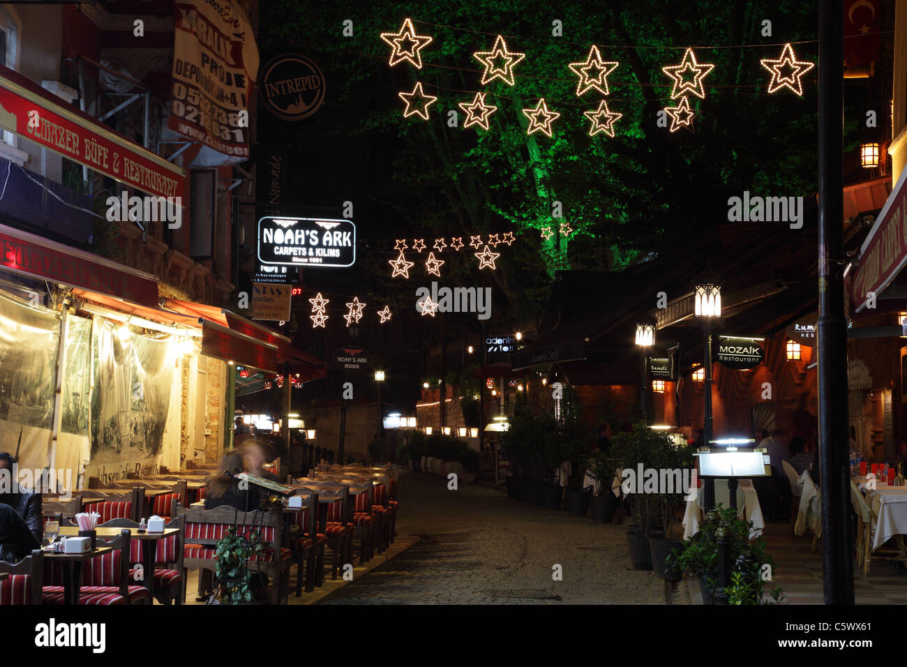 Street in Sultanahmet - the old part of Istanbul, Turkey Stock Photo ...