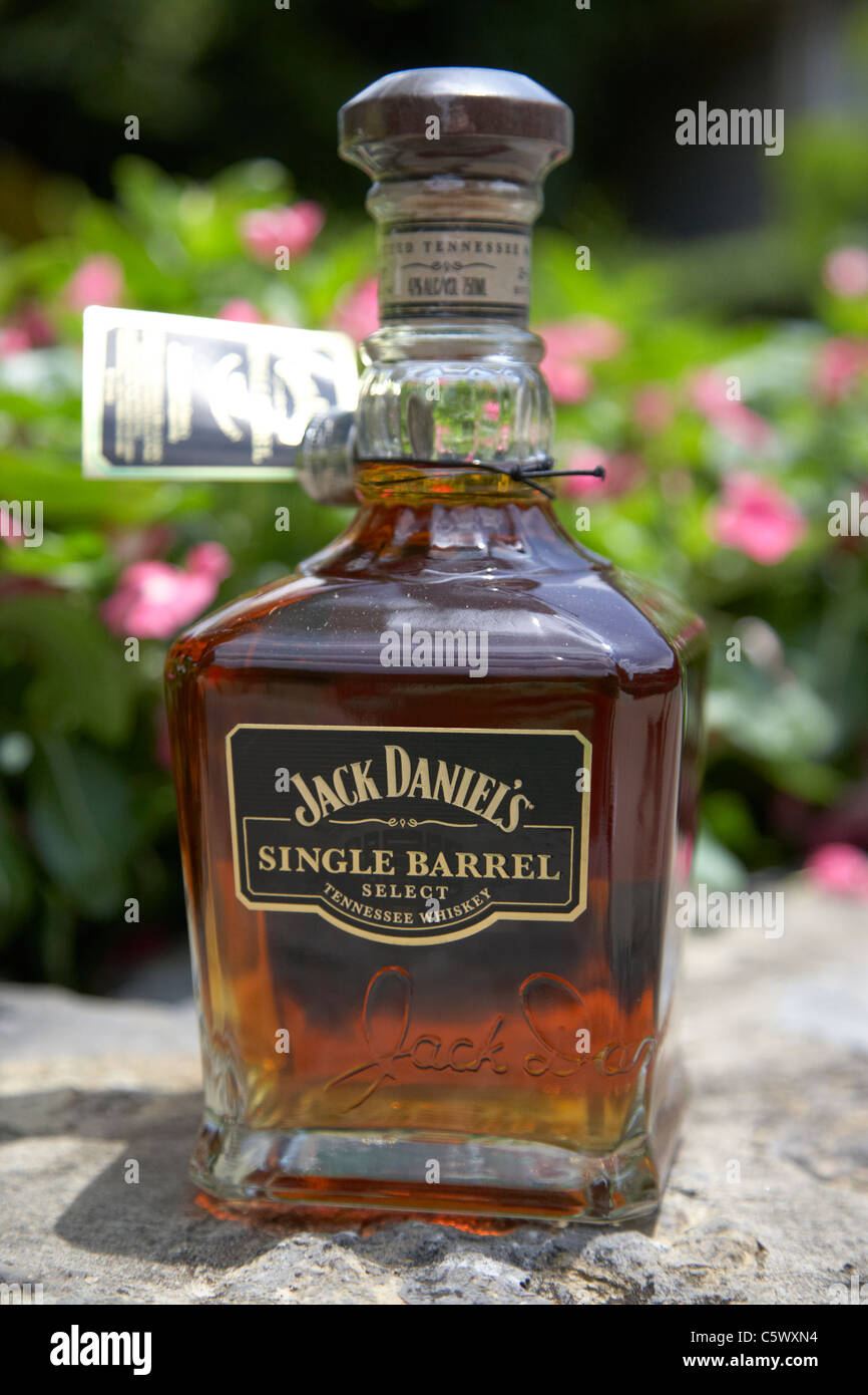 Jack daniels bottle hi-res stock photography and images - Alamy