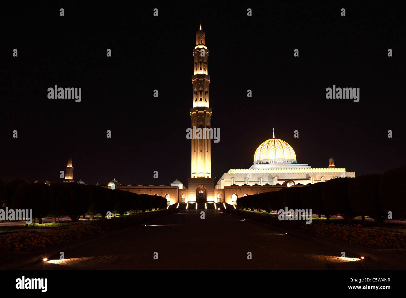 Sultan Qaboos Grand Mosque at night. Muscat, Oman Stock Photo - Alamy