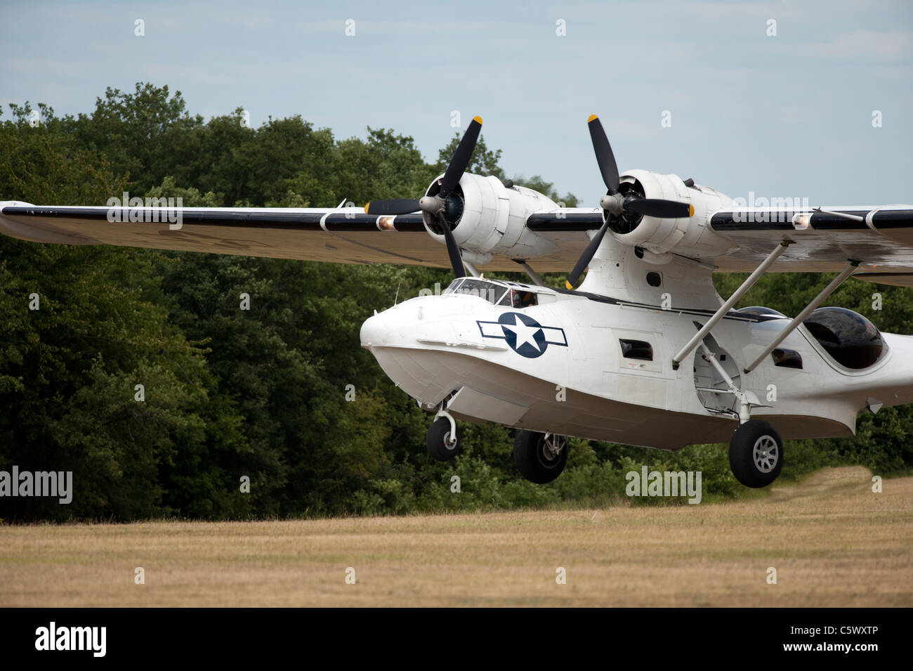 Pby catalina flying boat landing hi-res stock photography and images ...