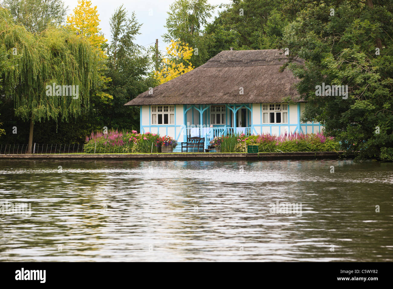 A pretty home along the Norfolk Broads at Wroxham, Norfolk Stock Photo ...