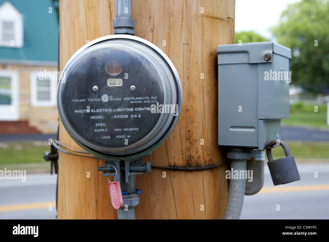 Streetlighting hi-res stock photography and images - Alamy