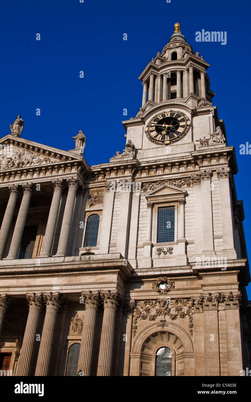 St pauls cathedral clock tower hi-res stock photography and images - Alamy