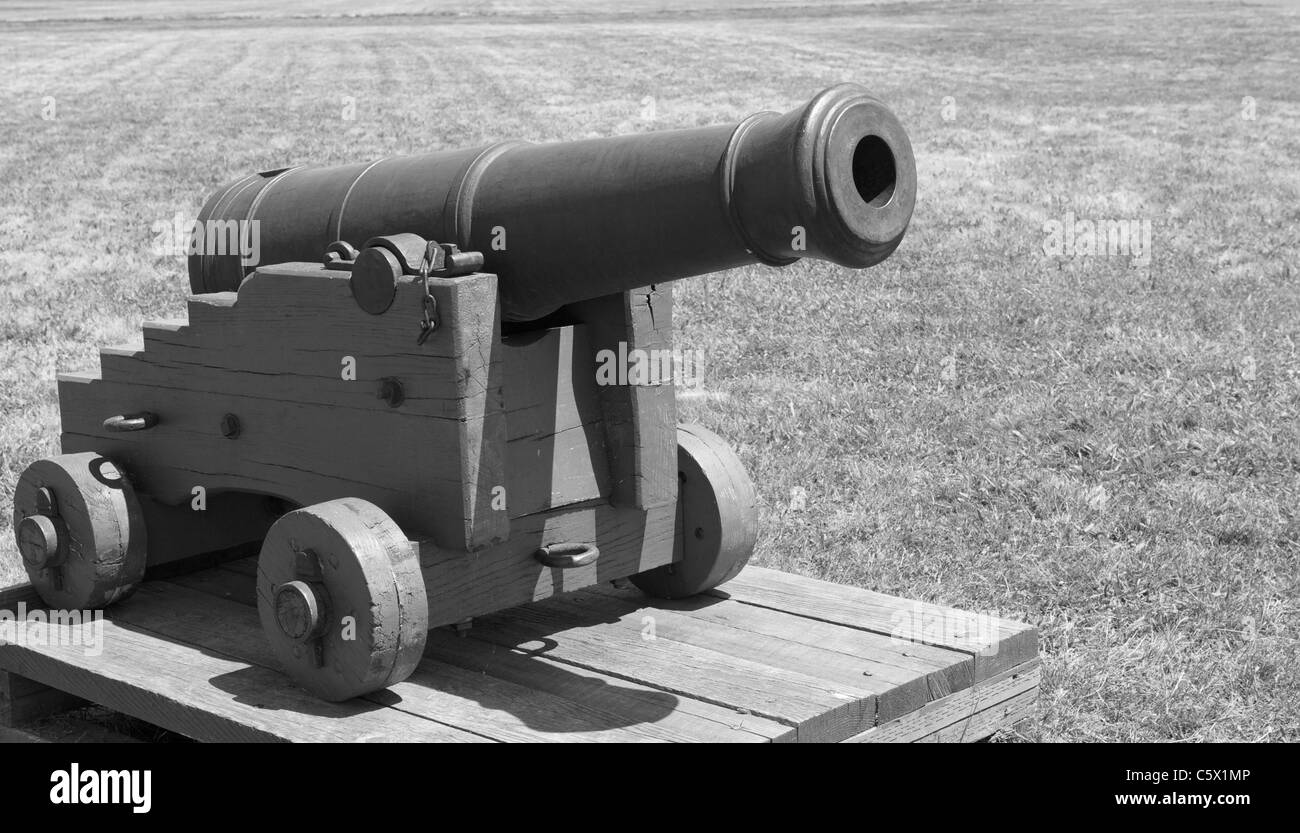 Black metal cannon hi-res stock photography and images - Alamy