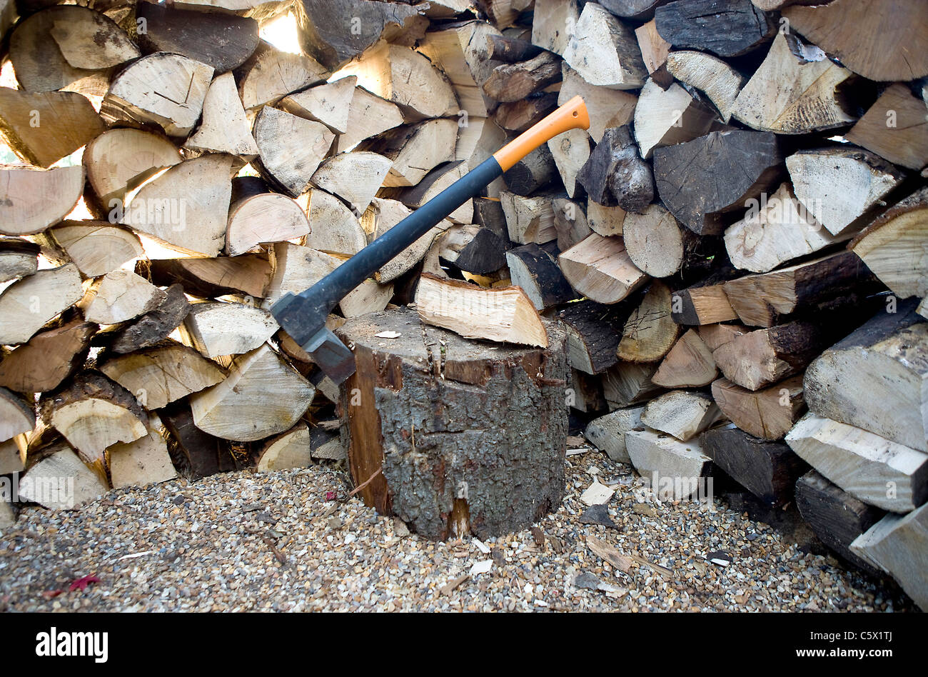 Logs chopped and in a stack Stock Photo - Alamy