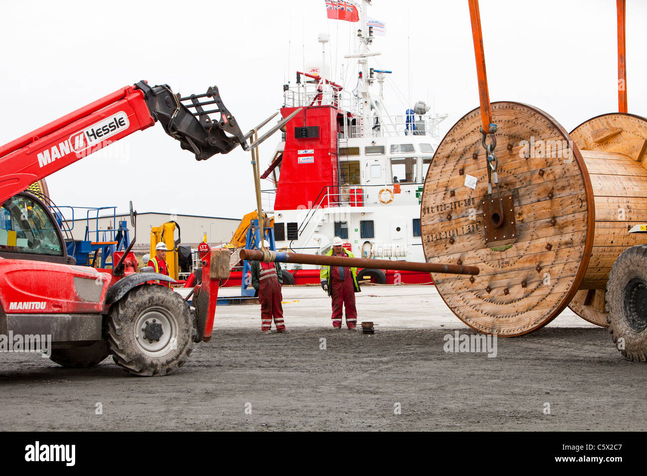 Offshore electric cabling for the Walney Offshore windfarm project ...