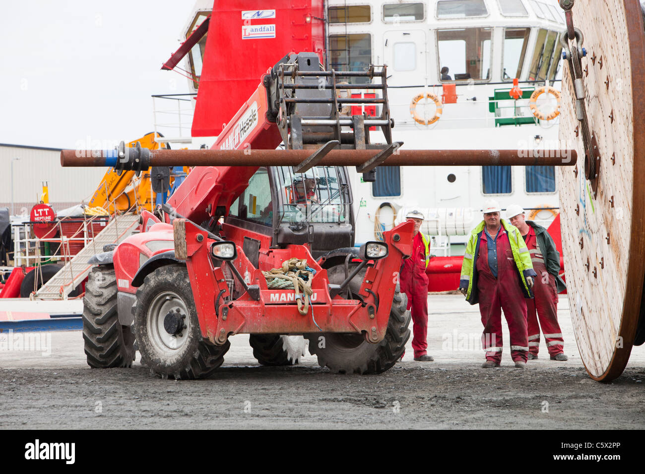 Offshore electric cabling for the Walney Offshore windfarm project ...