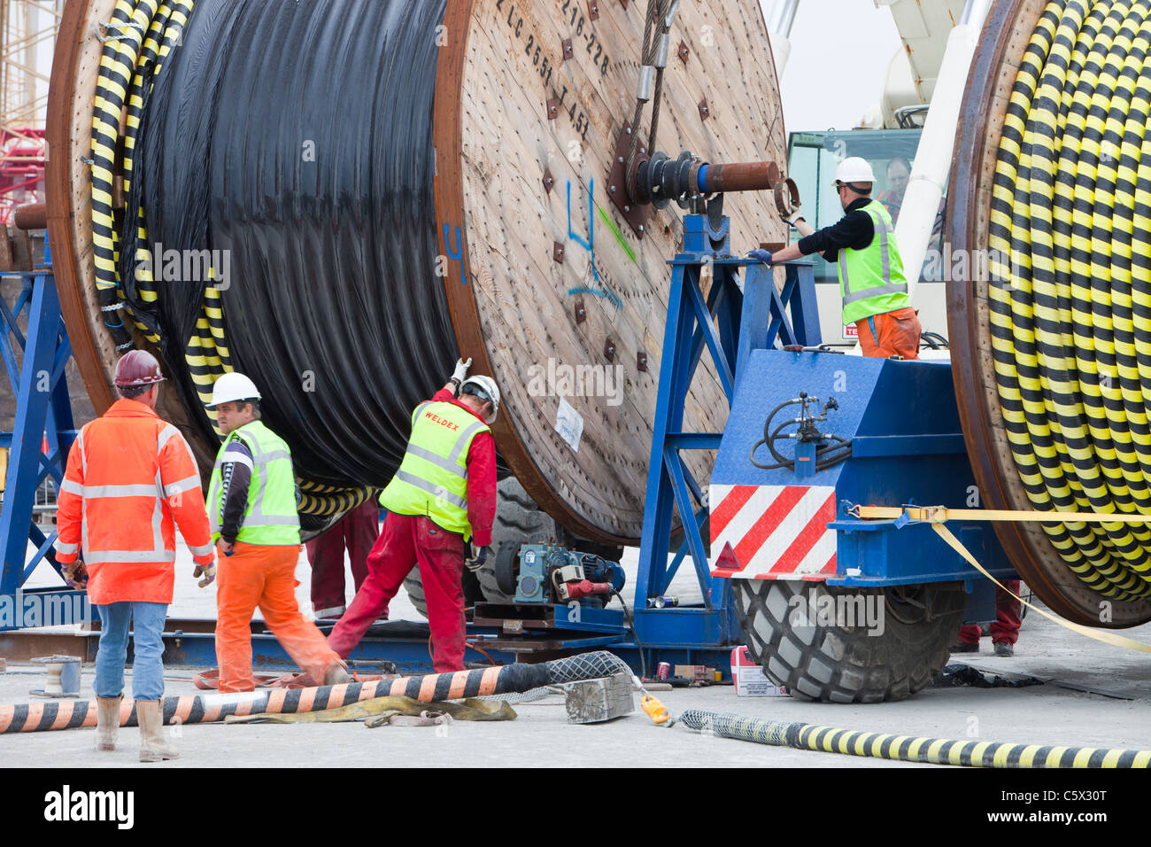 Offshore electric cabling for the Walney Offshore windfarm project ...