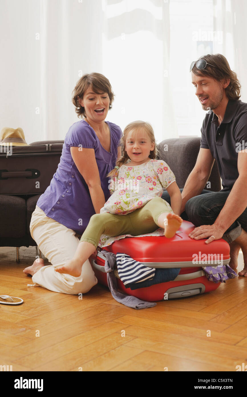 Germany, Leipzig, Family packing suitcase Stock Photo - Alamy