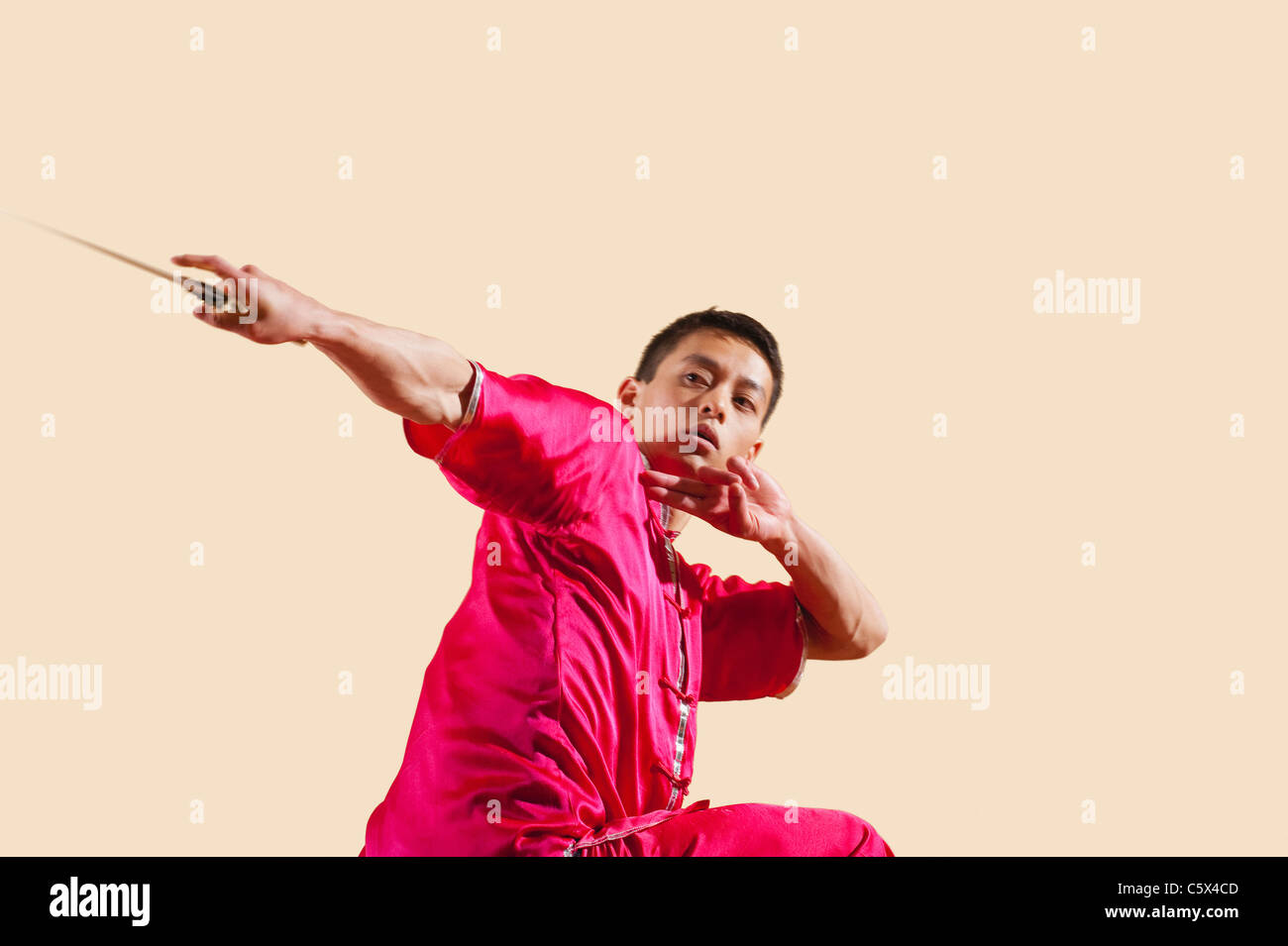 Kung Fu, Jianshu, Chabu hou zhan, Man holding sword Stock Photo - Alamy