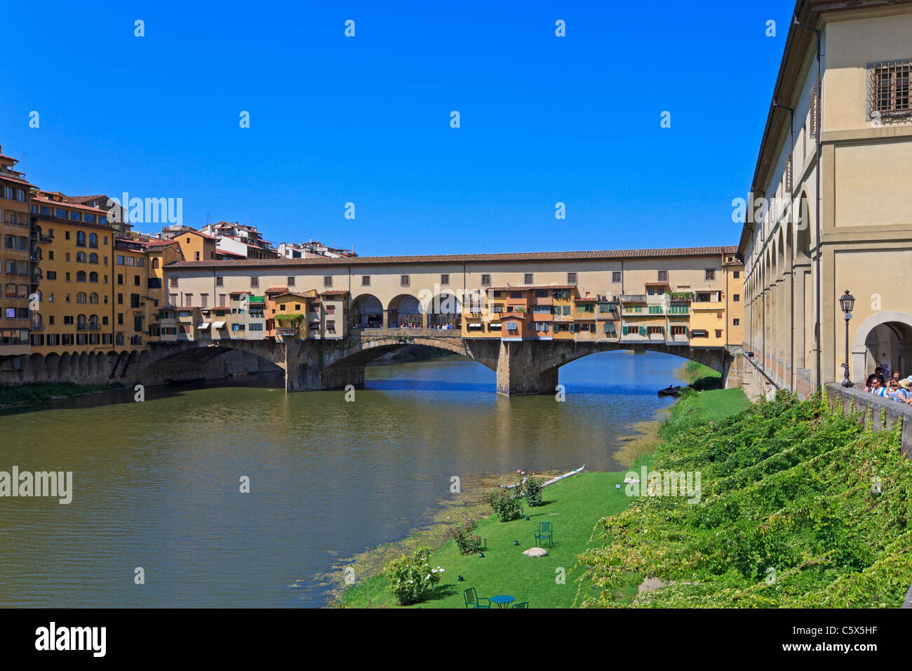 Famous bridge Ponte Vecchio on Arno river in Florence (Firenze ...