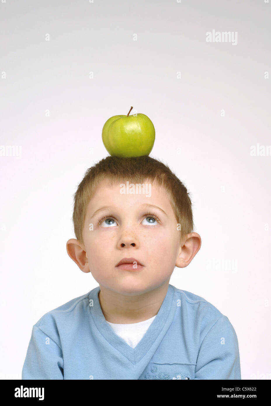 Boy with apple on his head Stock Photo - Alamy
