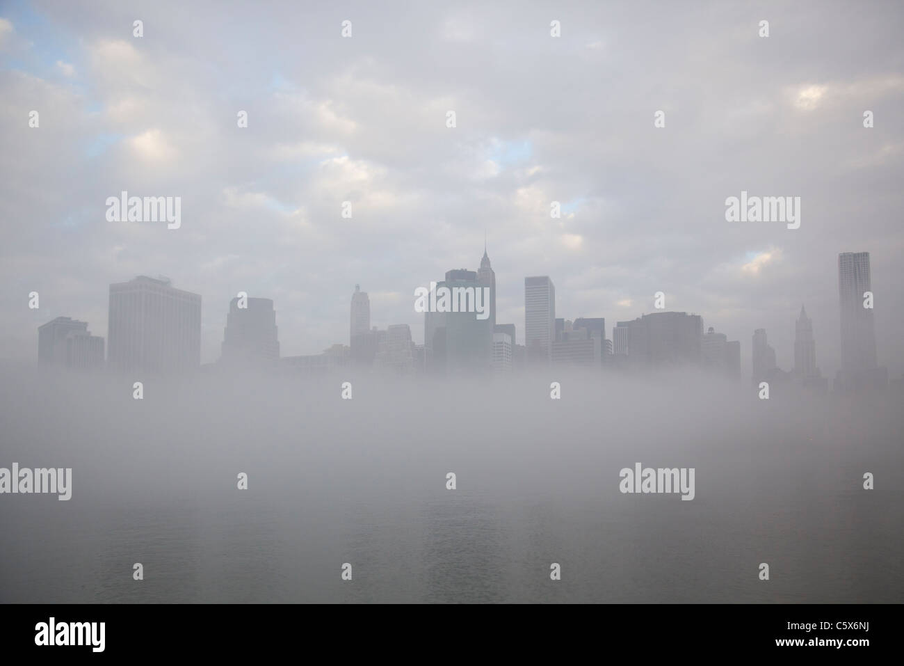 Brooklyn Bridge Park in fog Stock Photo - Alamy