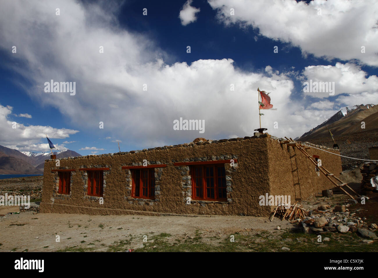Mud house hi-res stock photography and images - Alamy