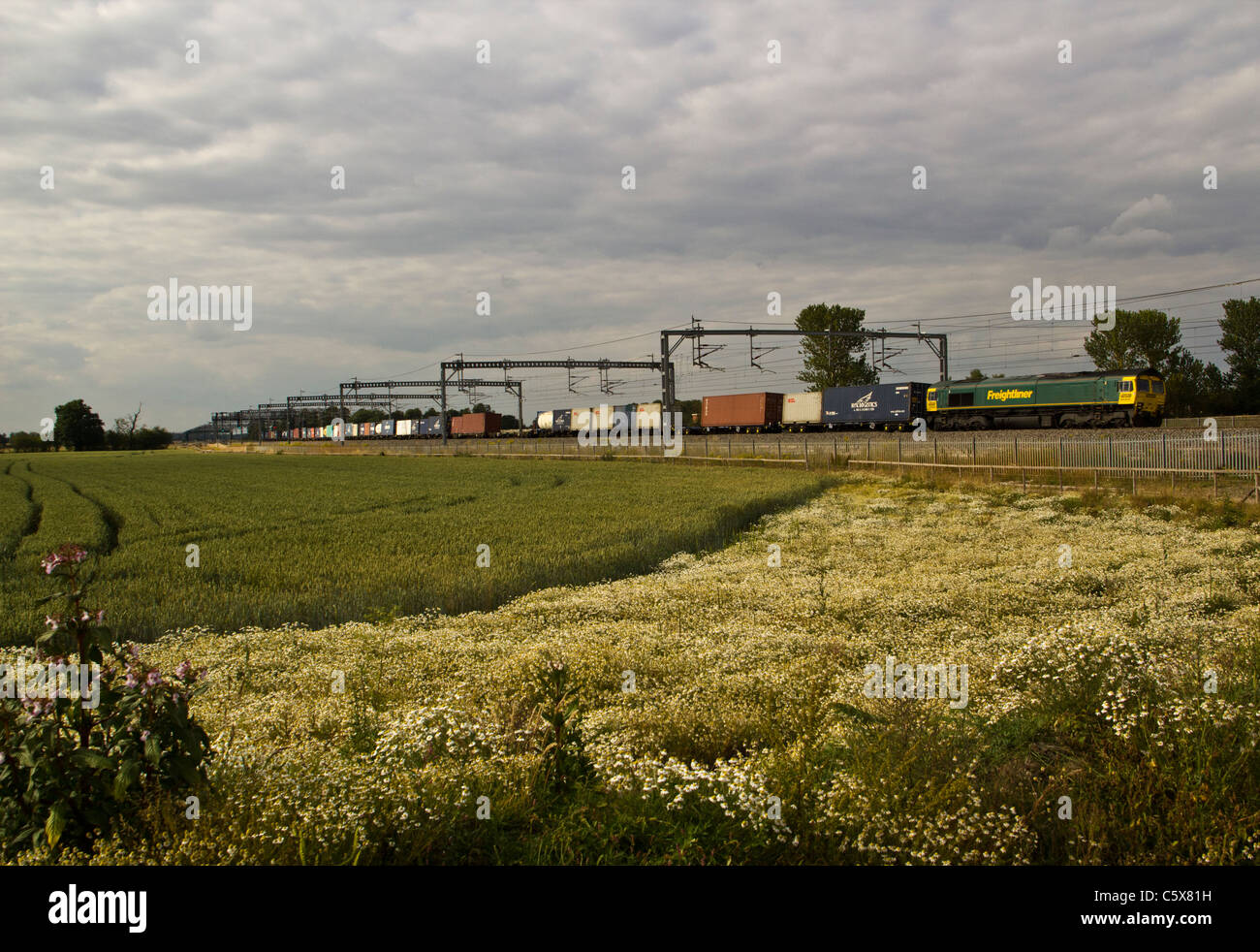 A Freightliner Intermodal class 66 locomotive passes Comberford ...