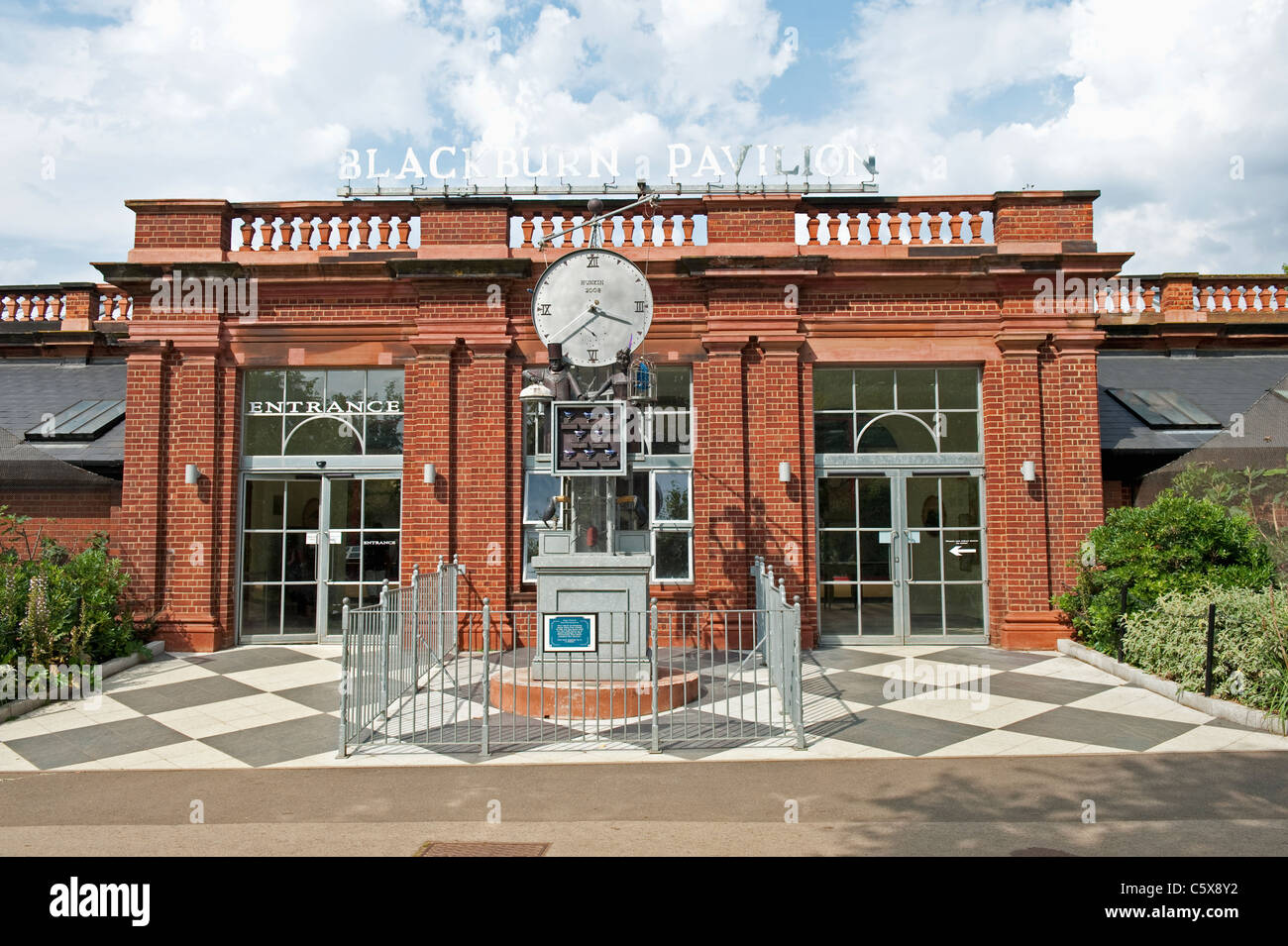London zoo entrance hi-res stock photography and images - Alamy
