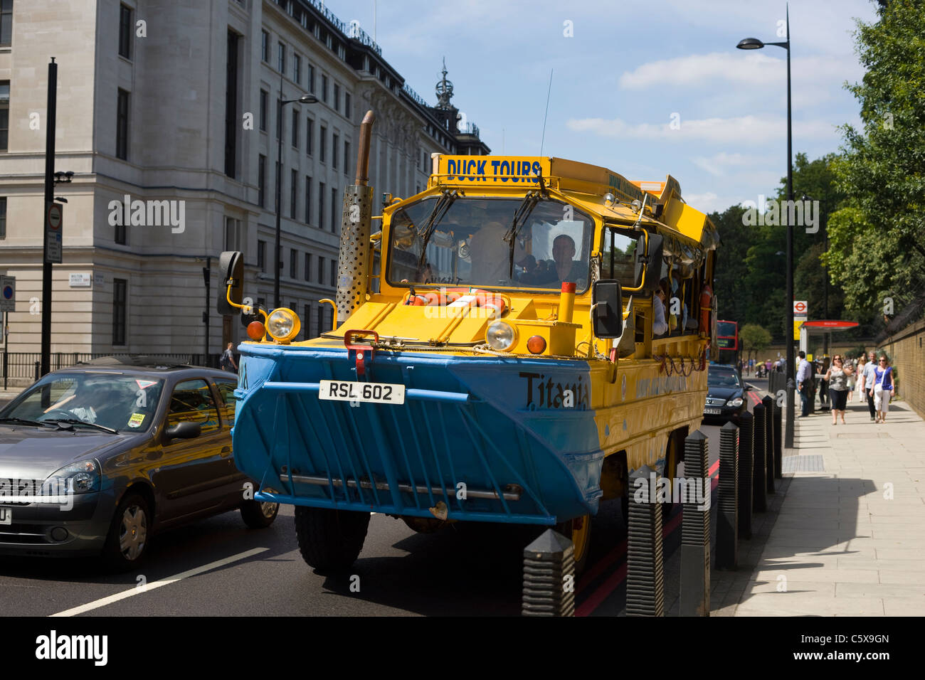 London Duck Amphibious Vehicle High Resolution Stock Photography and ...