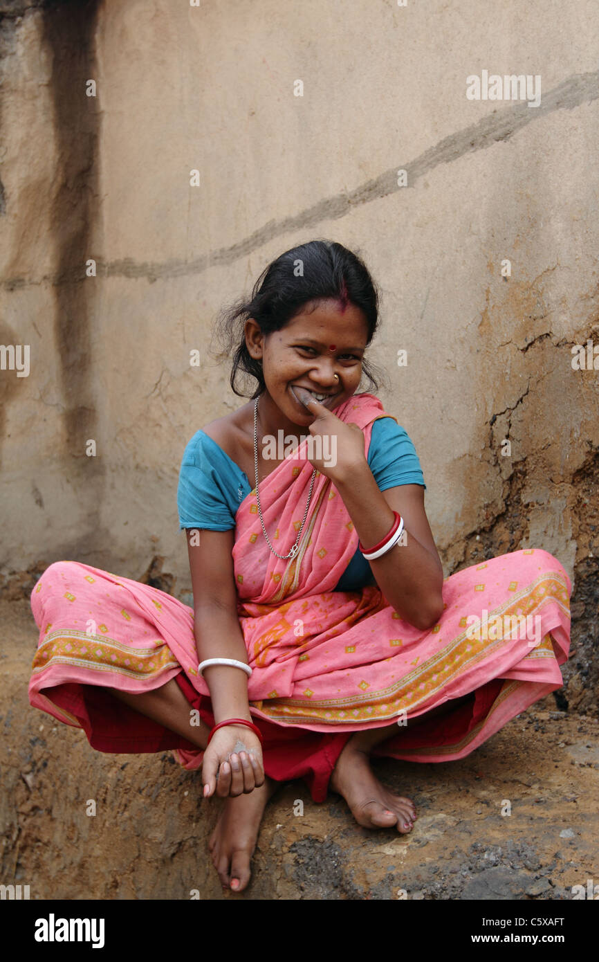 Indian woman in a sari cleaning her teeth Stock Photo - Alamy