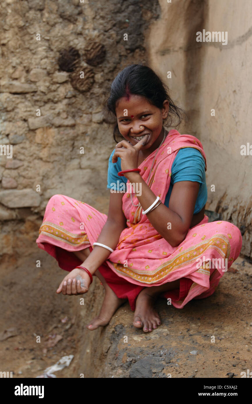 Indian woman in a sari cleaning her teeth Stock Photo - Alamy