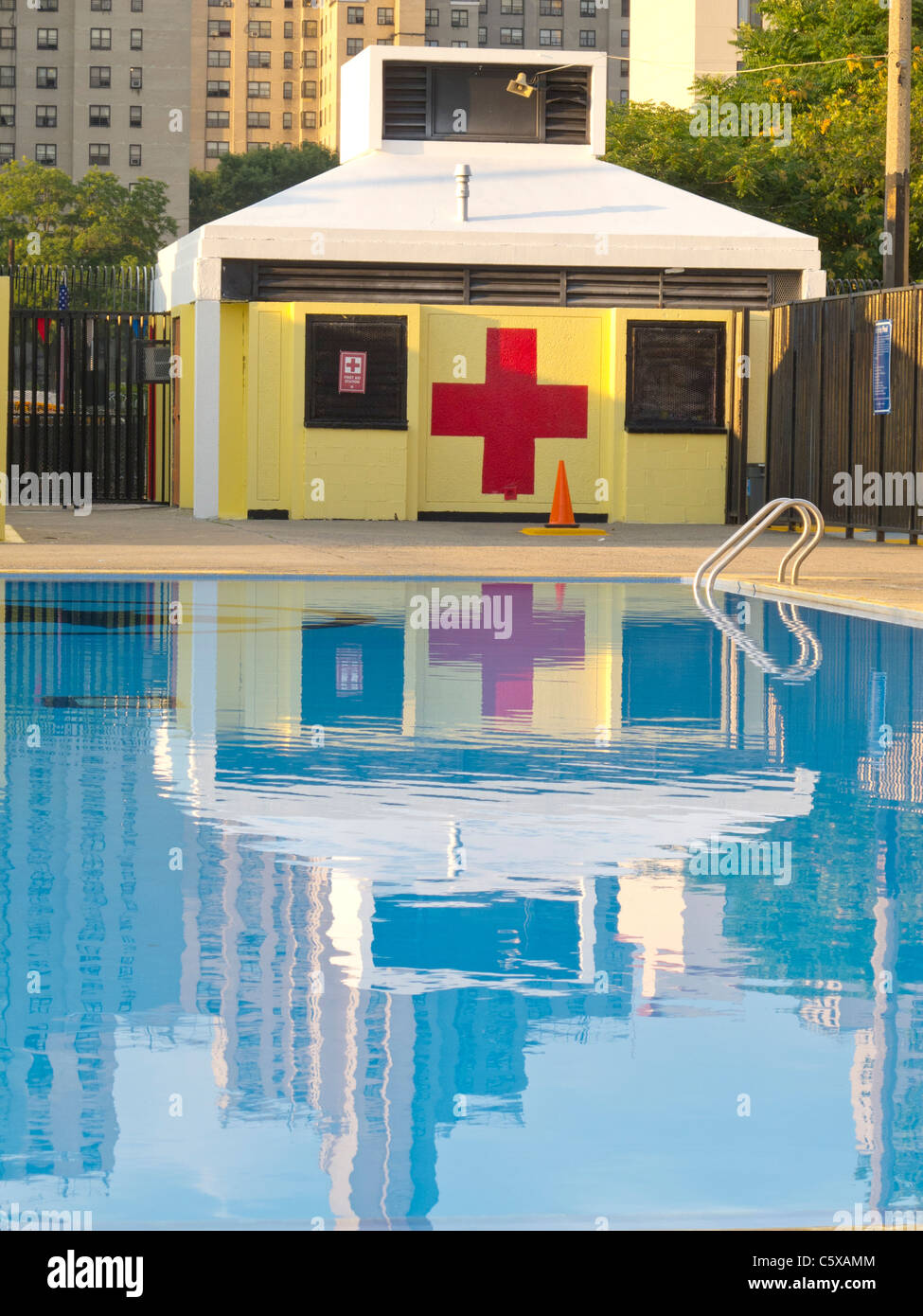 Pool rescue lessons hi-res stock photography and images - Alamy