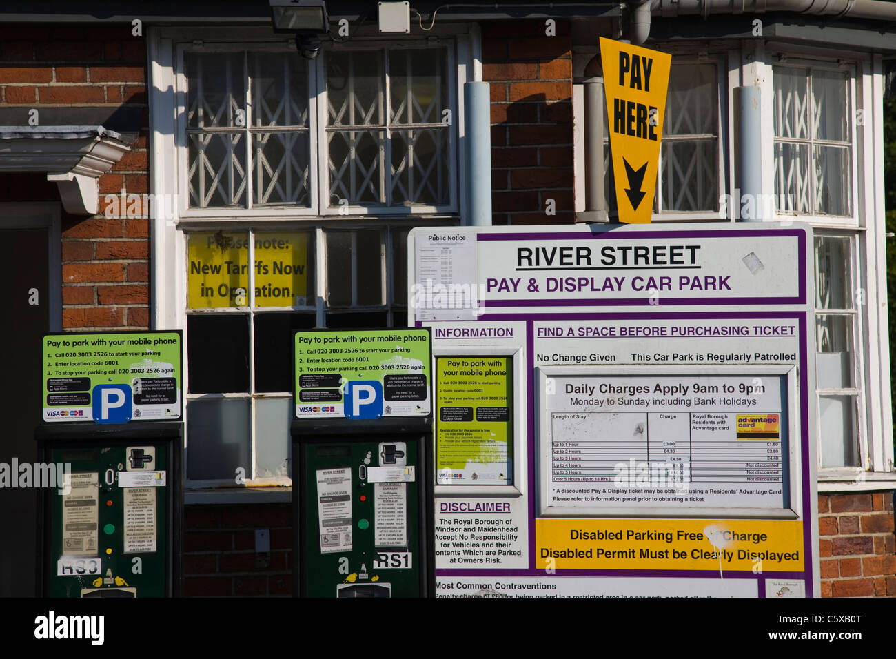 Confusing signs hi-res stock photography and images - Alamy