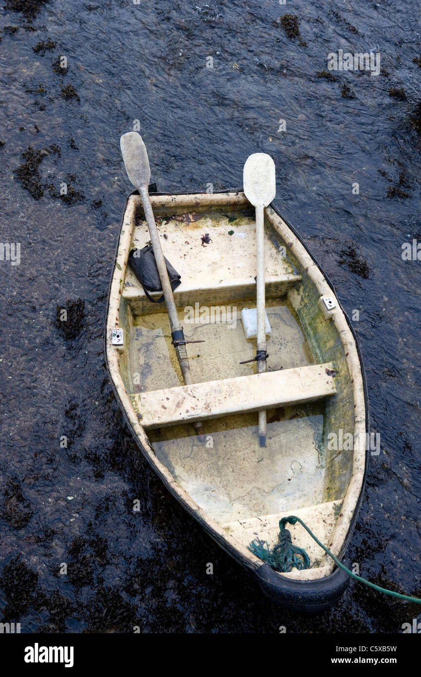 Single rowing boat hi-res stock photography and images - Alamy