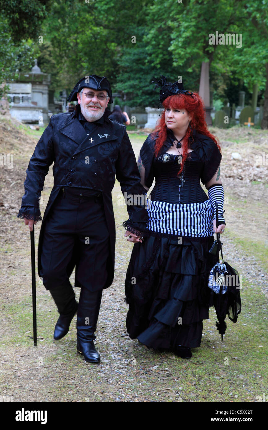 Couple dressed in Victorian outfits walking at Kensal Green Cemetery ...