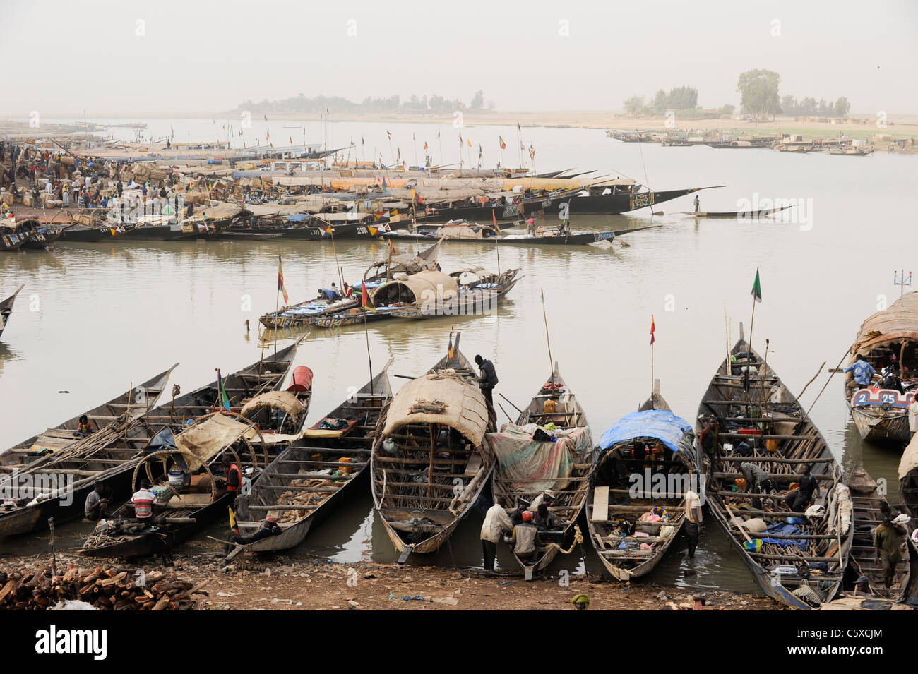 Africa Mali boats at river Niger in Mopti Stock Photo - Alamy