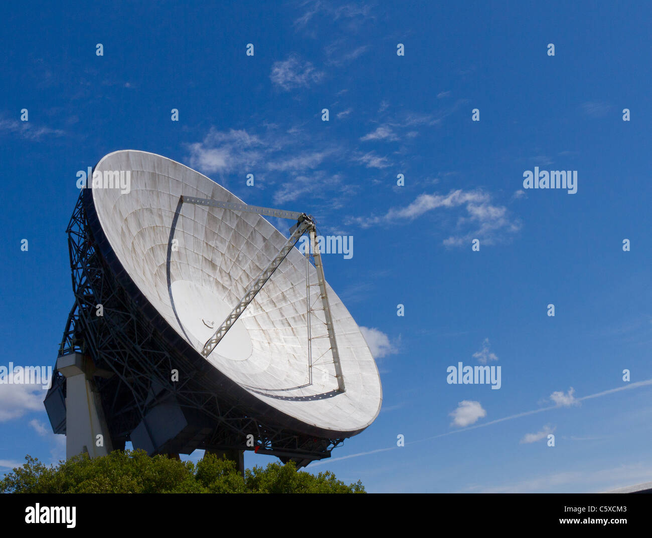 Parabolic antenna hi-res stock photography and images - Alamy