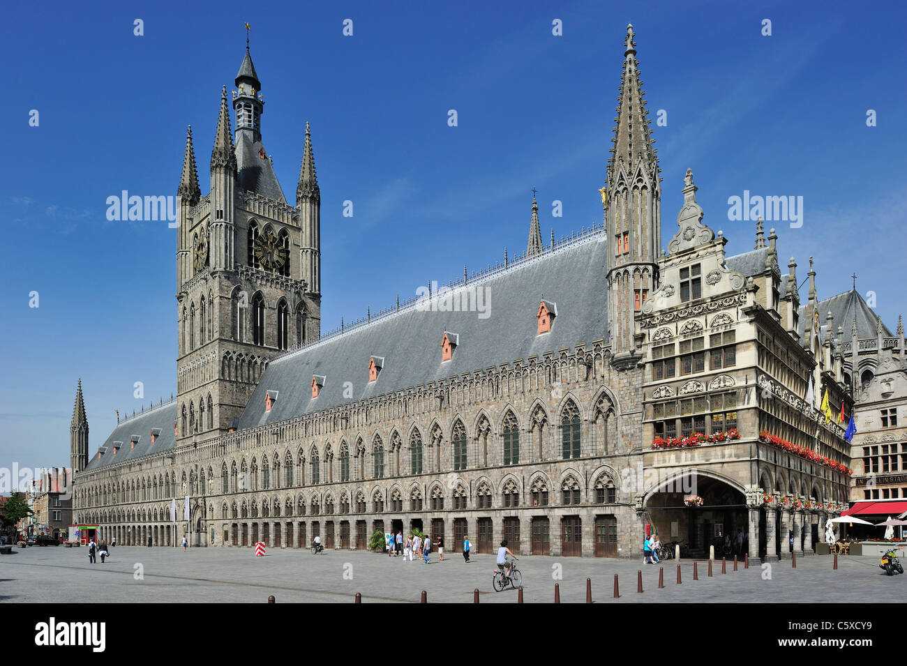 Grand Place with Cloth Hall, First World War One In Flanders Fields ...