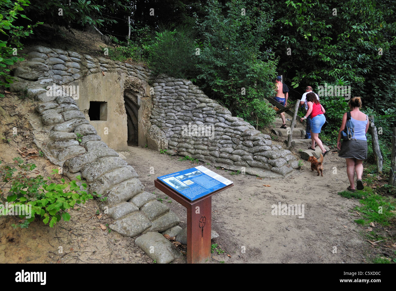 Tourists british wwi bunkers headquarters hi-res stock photography and ... Tourists british wwi bunkers headquarters hi-res stock photography and ...