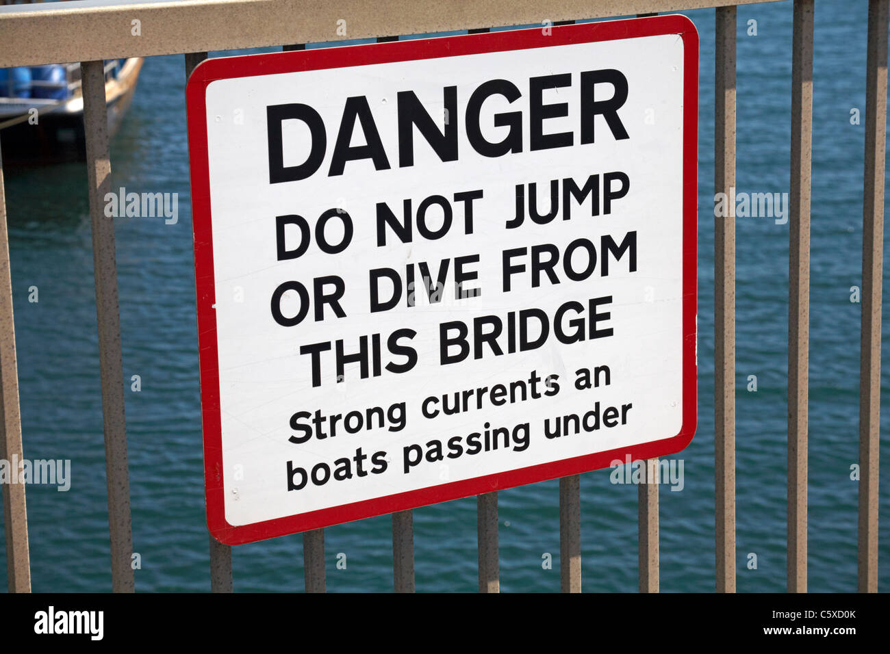 Bridge warning sign dorset hi-res stock photography and images - Alamy