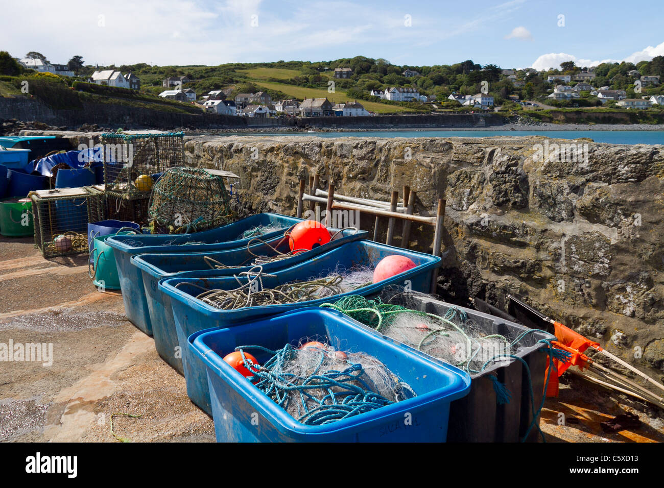 Coverack Harbour, Dolor Point, Coverack, Cornwall Stock Photo - Alamy