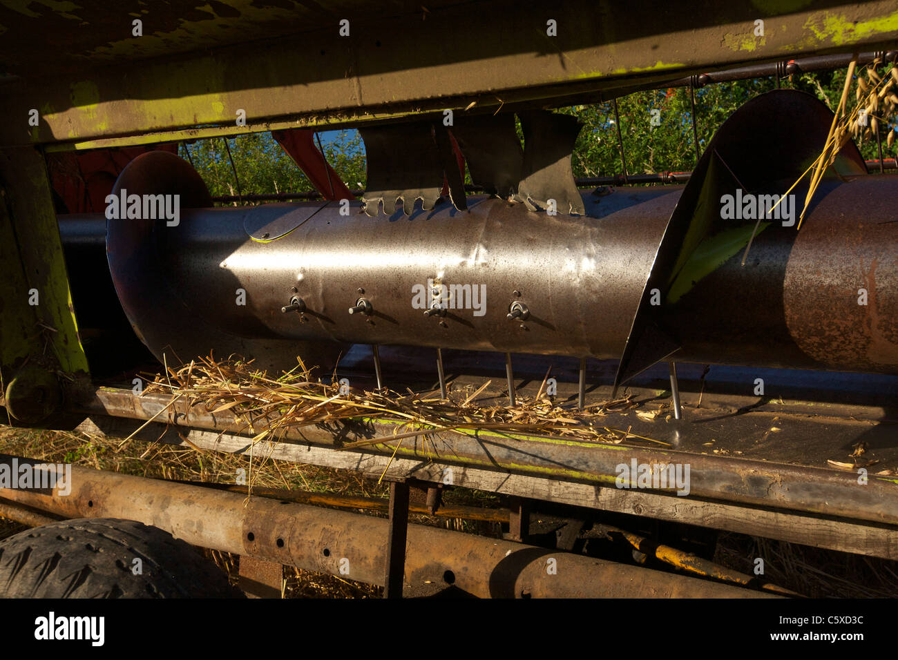Combine harvester close up harvesting hi-res stock photography and ...