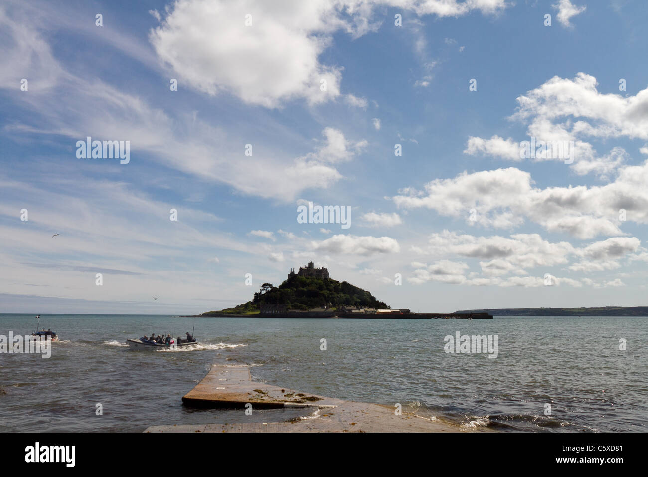 High tide boat hi-res stock photography and images - Alamy