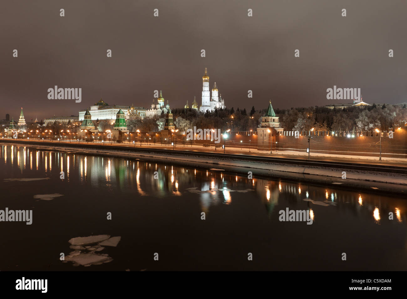 Moscow Kremlin at Winter night Stock Photo - Alamy