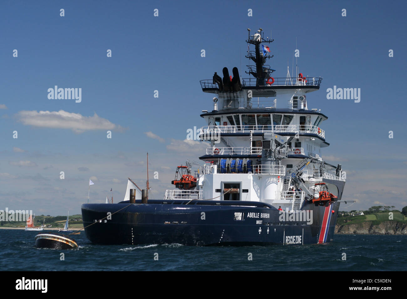 Tug rescue hi-res stock photography and images - Alamy