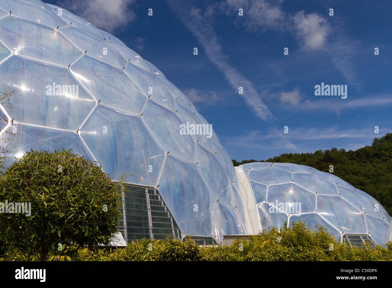 The eden project biomes hi-res stock photography and images - Alamy