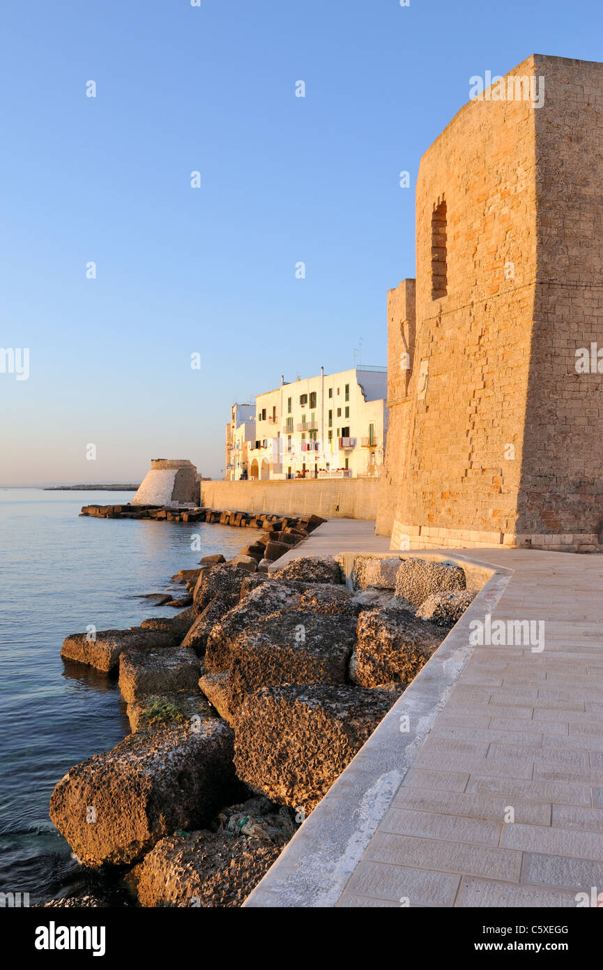 Harbor walls hi-res stock photography and images - Alamy